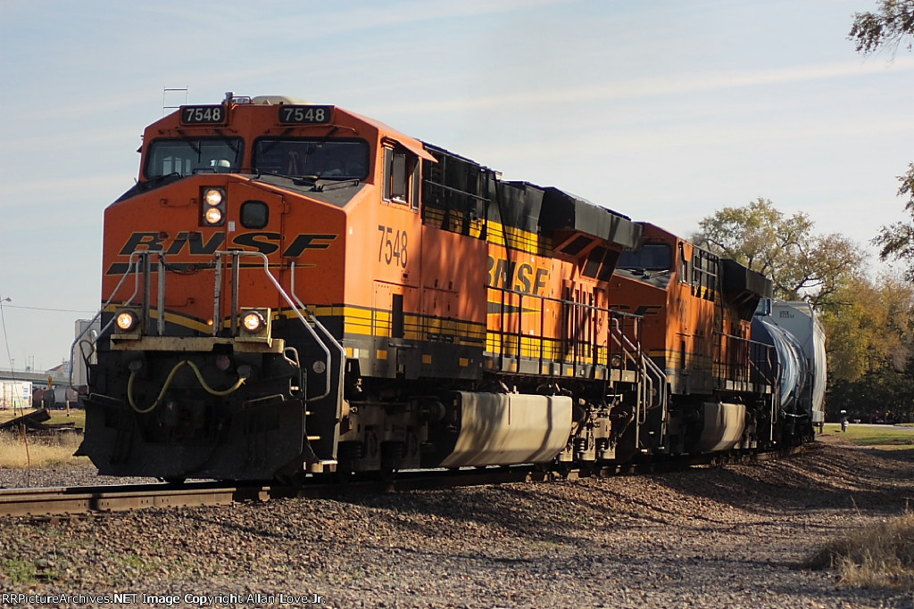 BNSF 7548 North